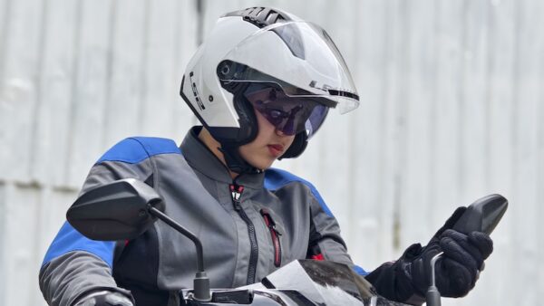 Khám phá chiếc mũ đi city được yêu thích nhất mọi thời đại - LS2 OF600 ...